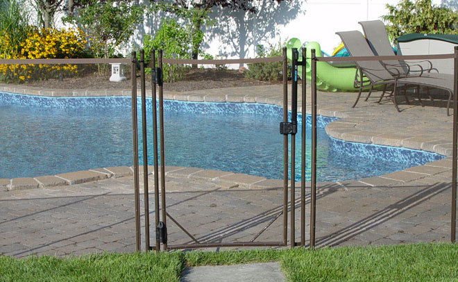 The Safest And Strongest Mesh Pool Fence