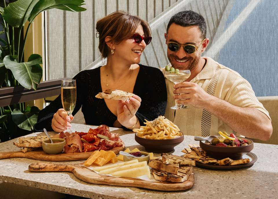 A Rooftop Terrace with Breathtaking Views | Hotel Nelligan