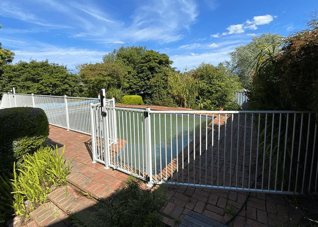 Aluminium Pool Fencing | Oxworks
