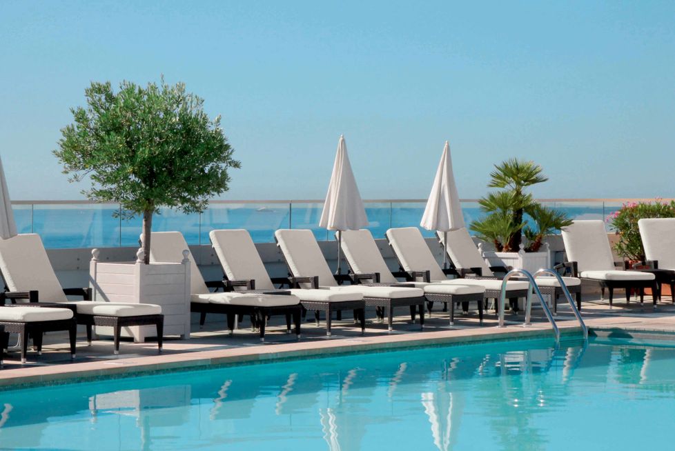 Contract Unit - Mobilier d'extérieur pour cafés, hôtels et restaurants