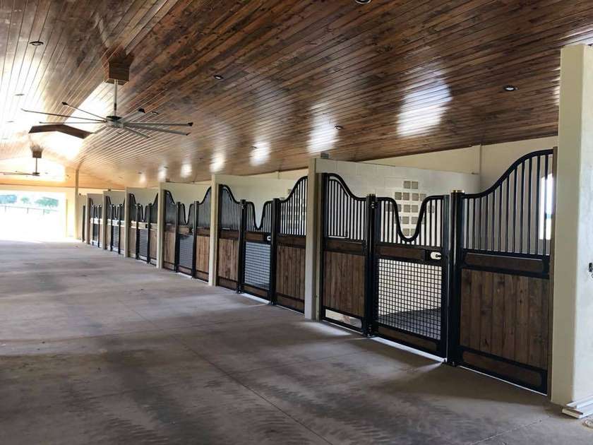 SaratogaStalls - Custom European Horse Stalls