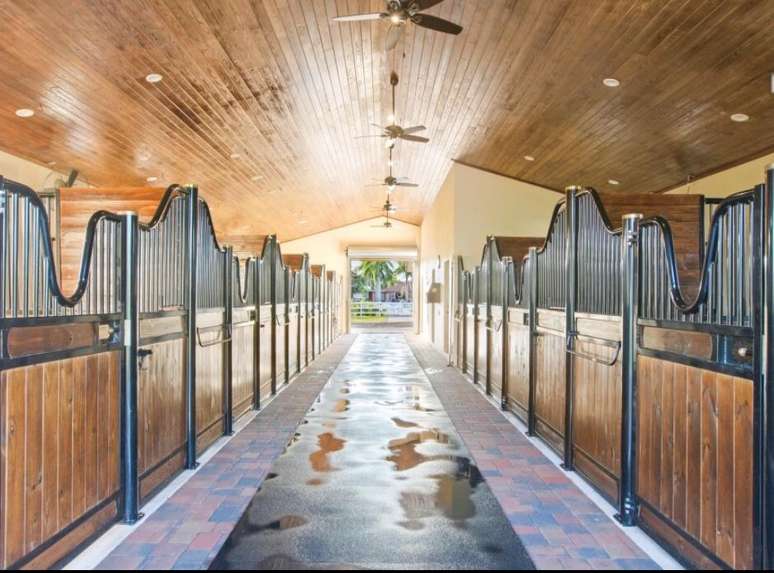 SaratogaStalls - Custom European Horse Stalls