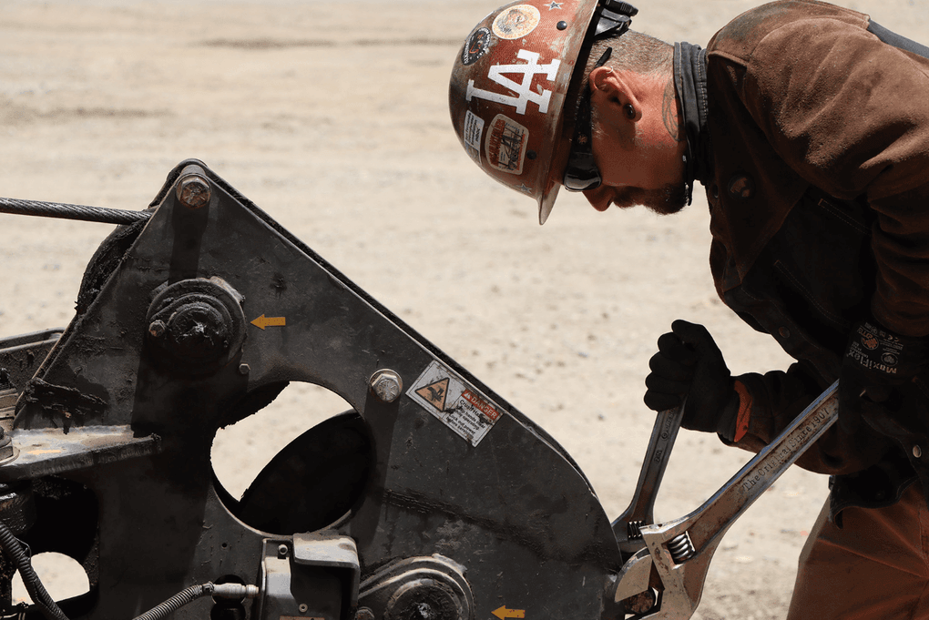 Asset Trackers That Fit Your Needs - Construction - Tenna