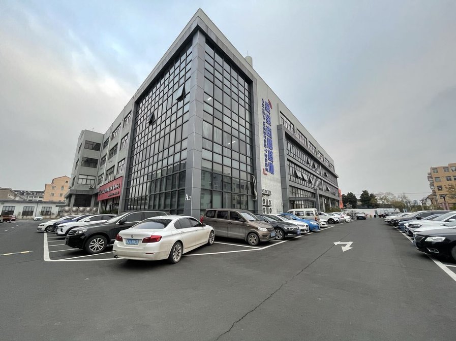 UNIQUE SEWING MACHINE